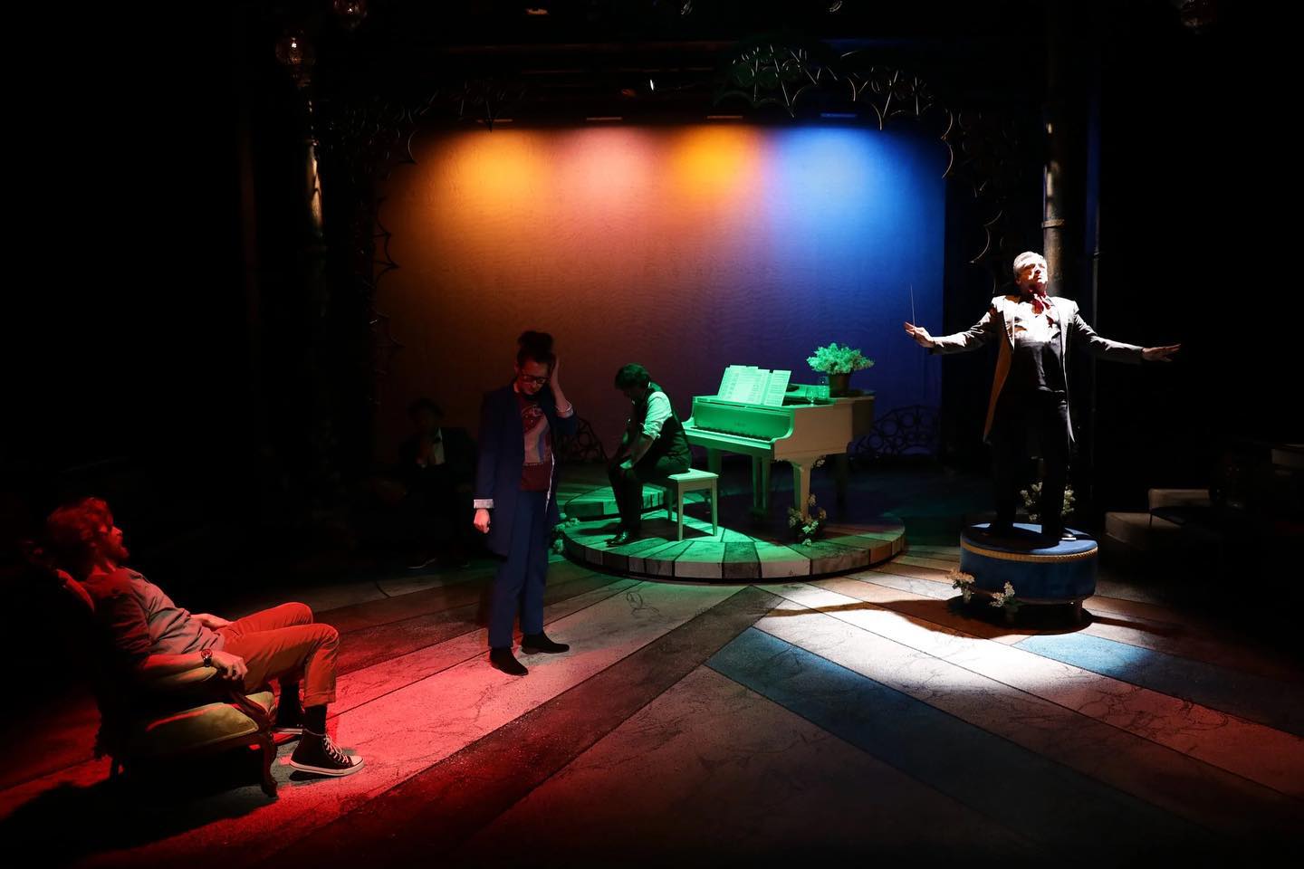 Theater Mirror – Reviewing Theater From Broadway to Beyond the Fringe!